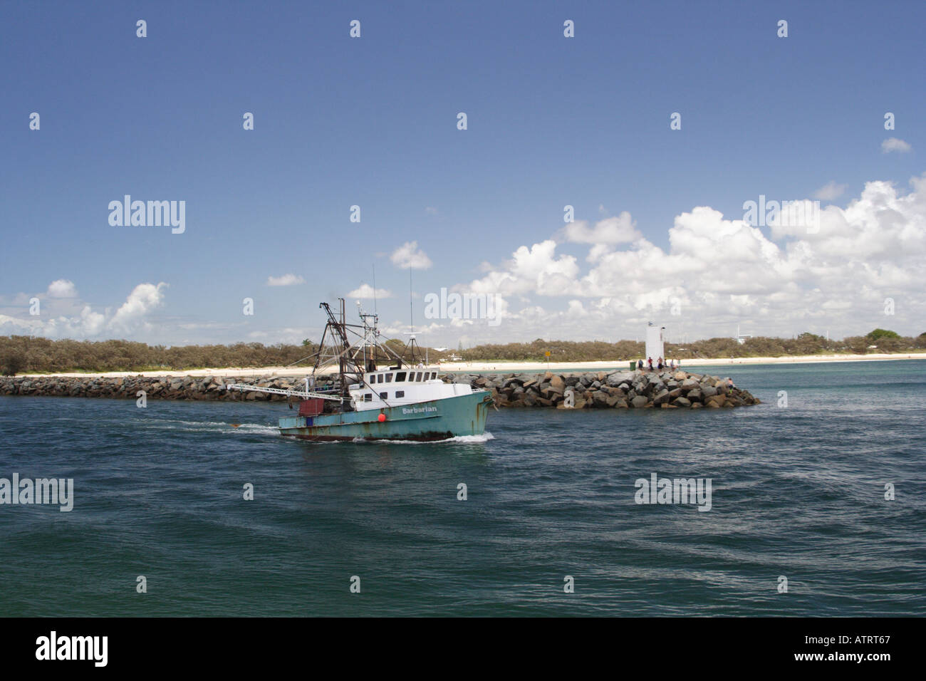 COMMERCIAL FISHING TRAWLER LEAVING MOOLOOLABA FOR THE OPEN OCEAN ...