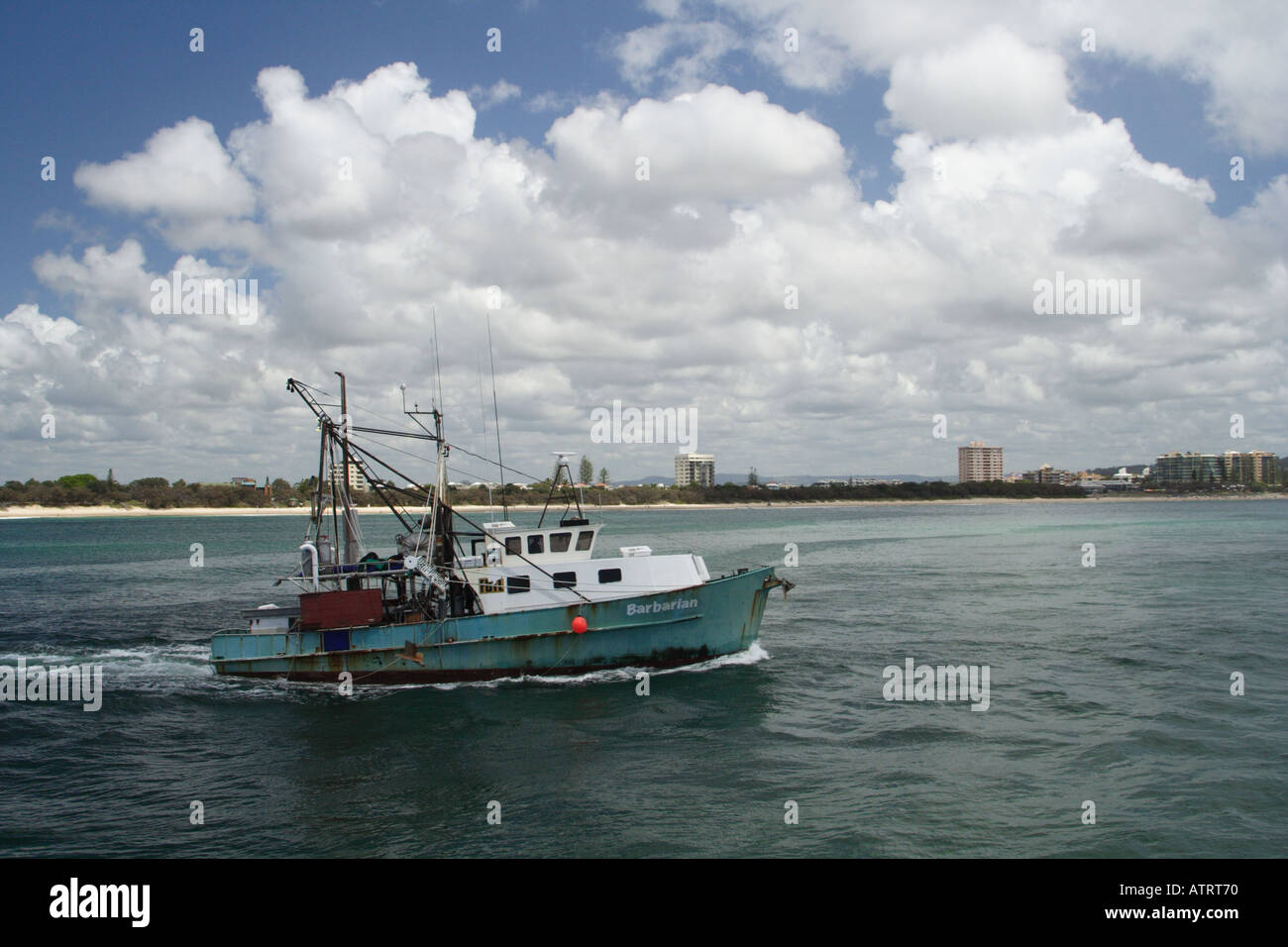 COMMERCIAL FISHING TRAWLER LEAVING MOOLOOLABA FOR THE OPEN OCEAN ...