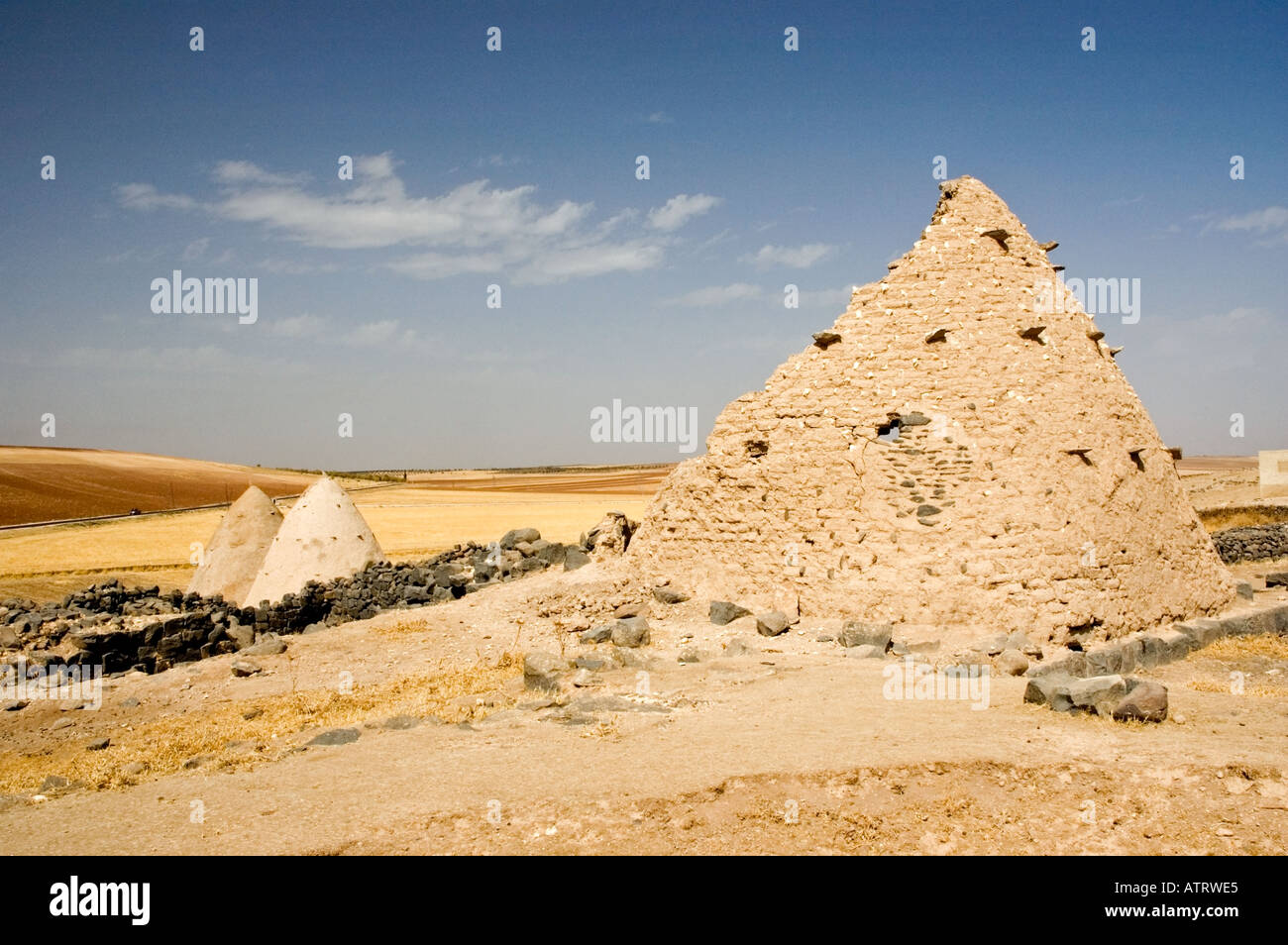 Mud hut syria hi-res stock photography and images - Alamy