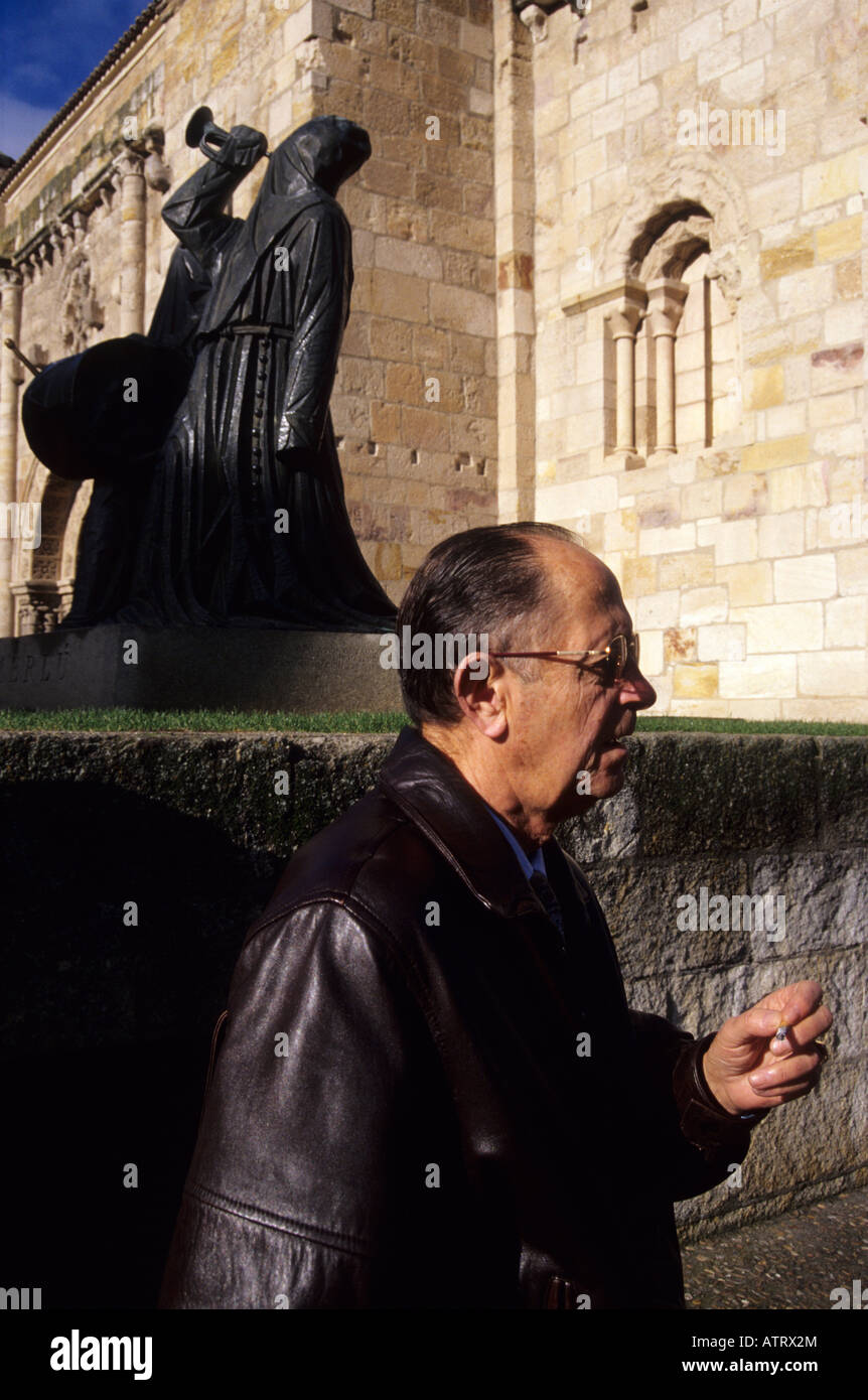 Nazareno statue and San Juan Bautista Church in Major Square ZAMORA ...