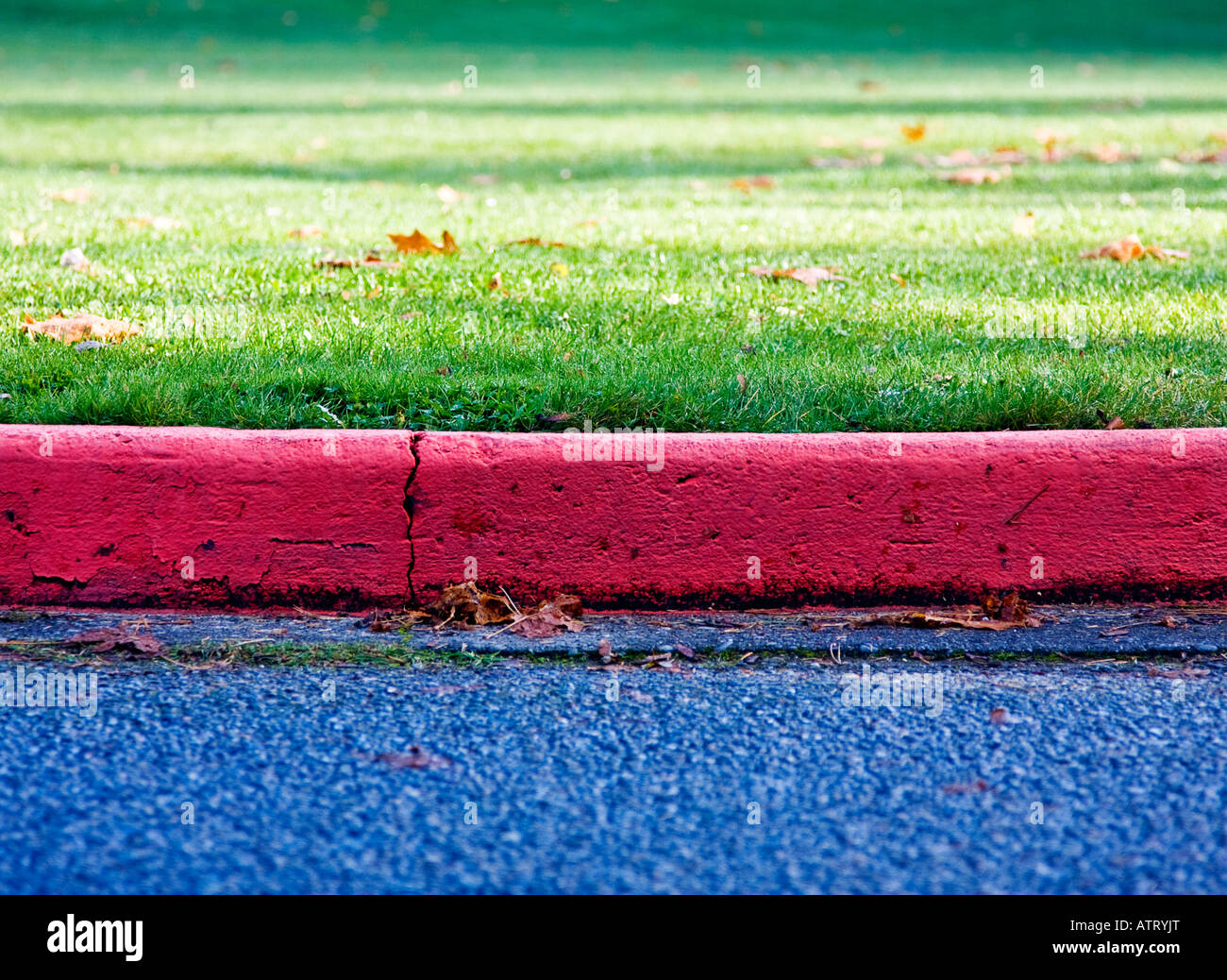 Parking lot curb hi-res stock photography and images - Alamy