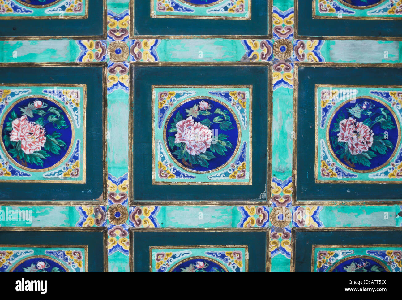 Summer palace beijing ceiling hi-res stock photography and images - Alamy