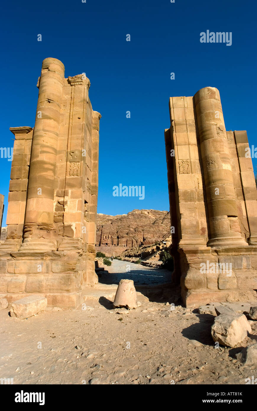 The Arched Gate Petra Jordan Stock Photo - Alamy