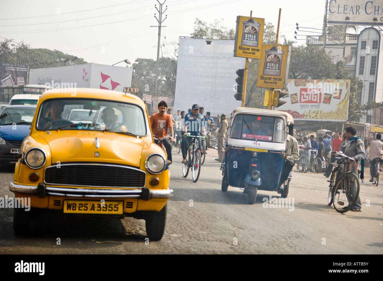 Street scene with traffic in Delhi, India Stock Photo - Alamy
