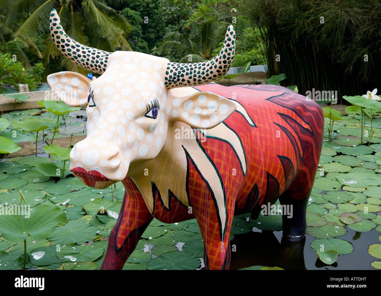 Holy cow statue hi-res stock photography and images - Alamy