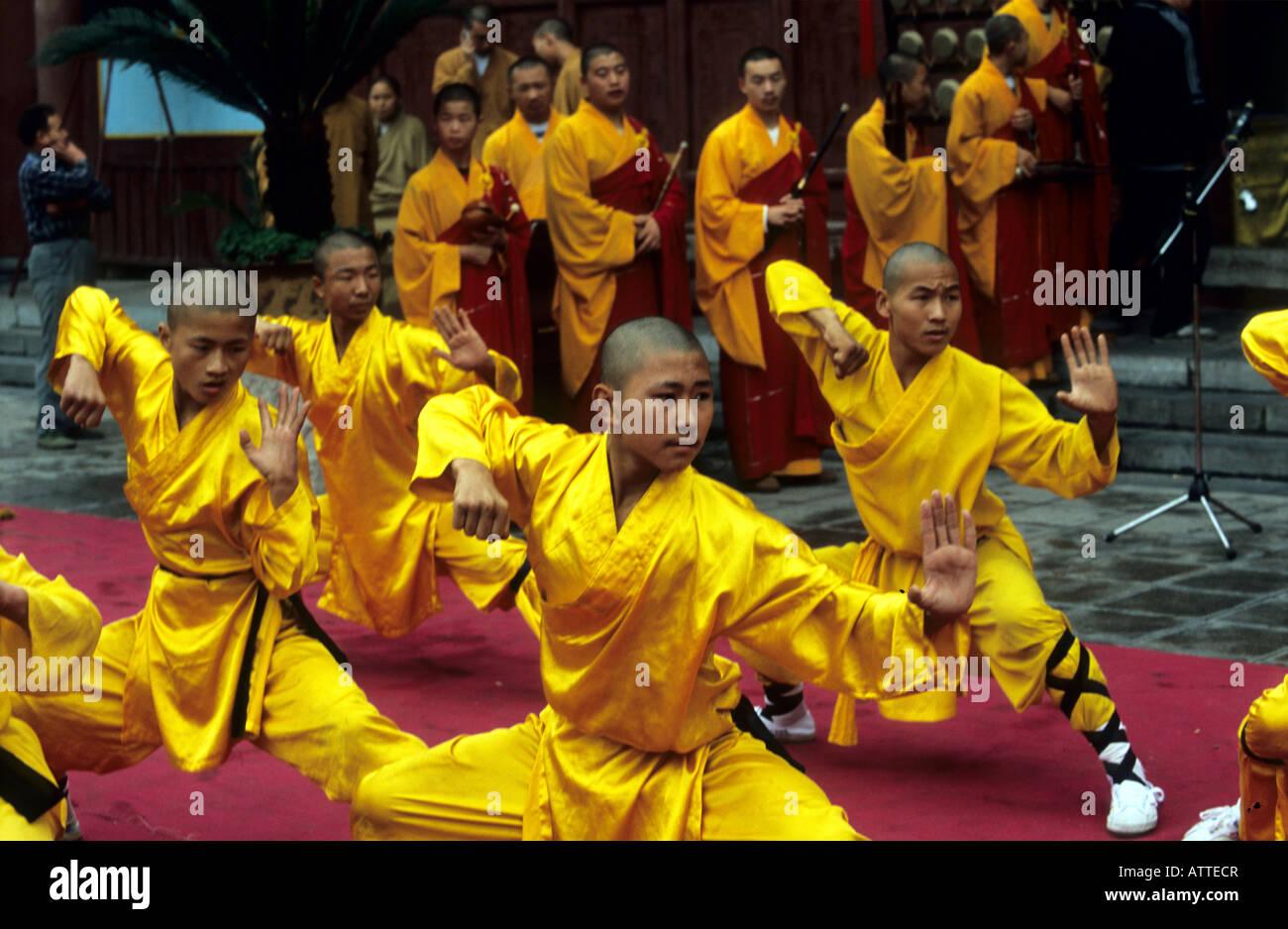 The Shaolin temple monks in action Henan China Stock Photo - Alamy The Shaolin temple monks in action Henan China Stock Photo - Alamy