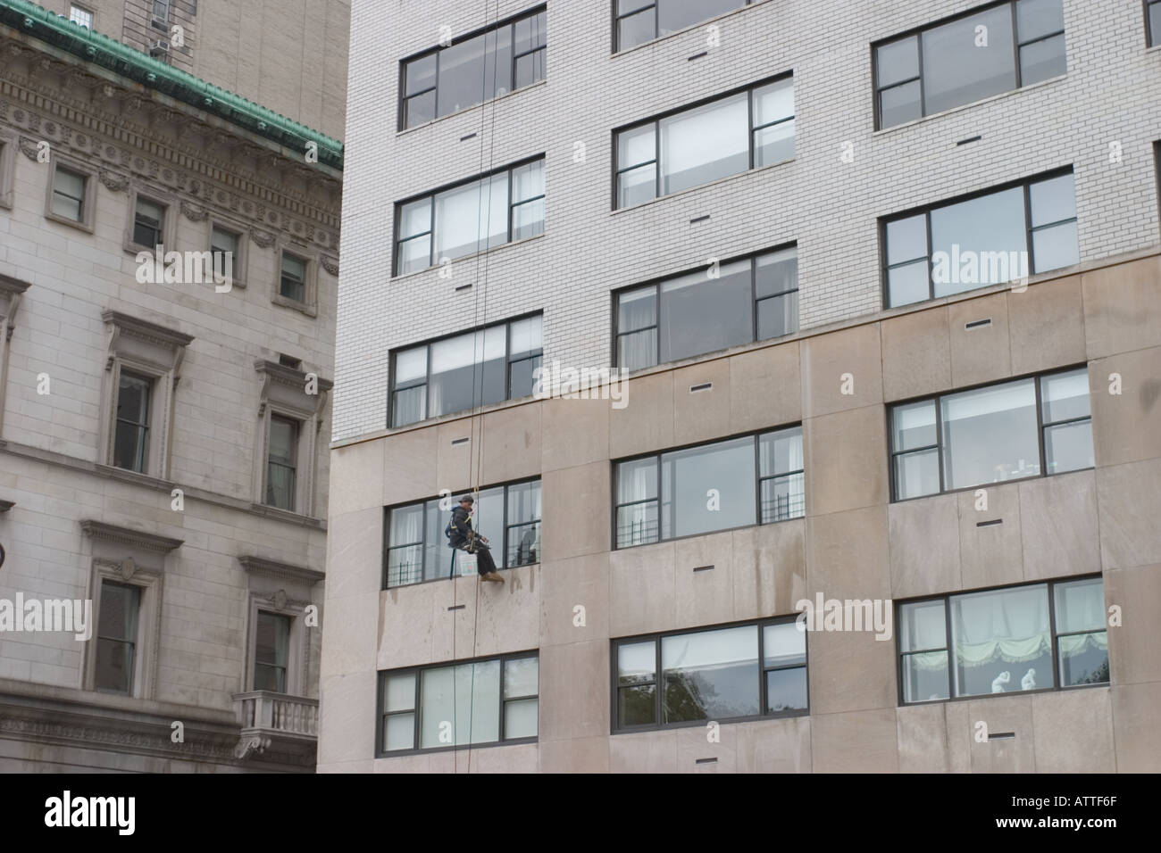 Man washing windows on Fifth Avenue in New York Stock Photo - Alamy