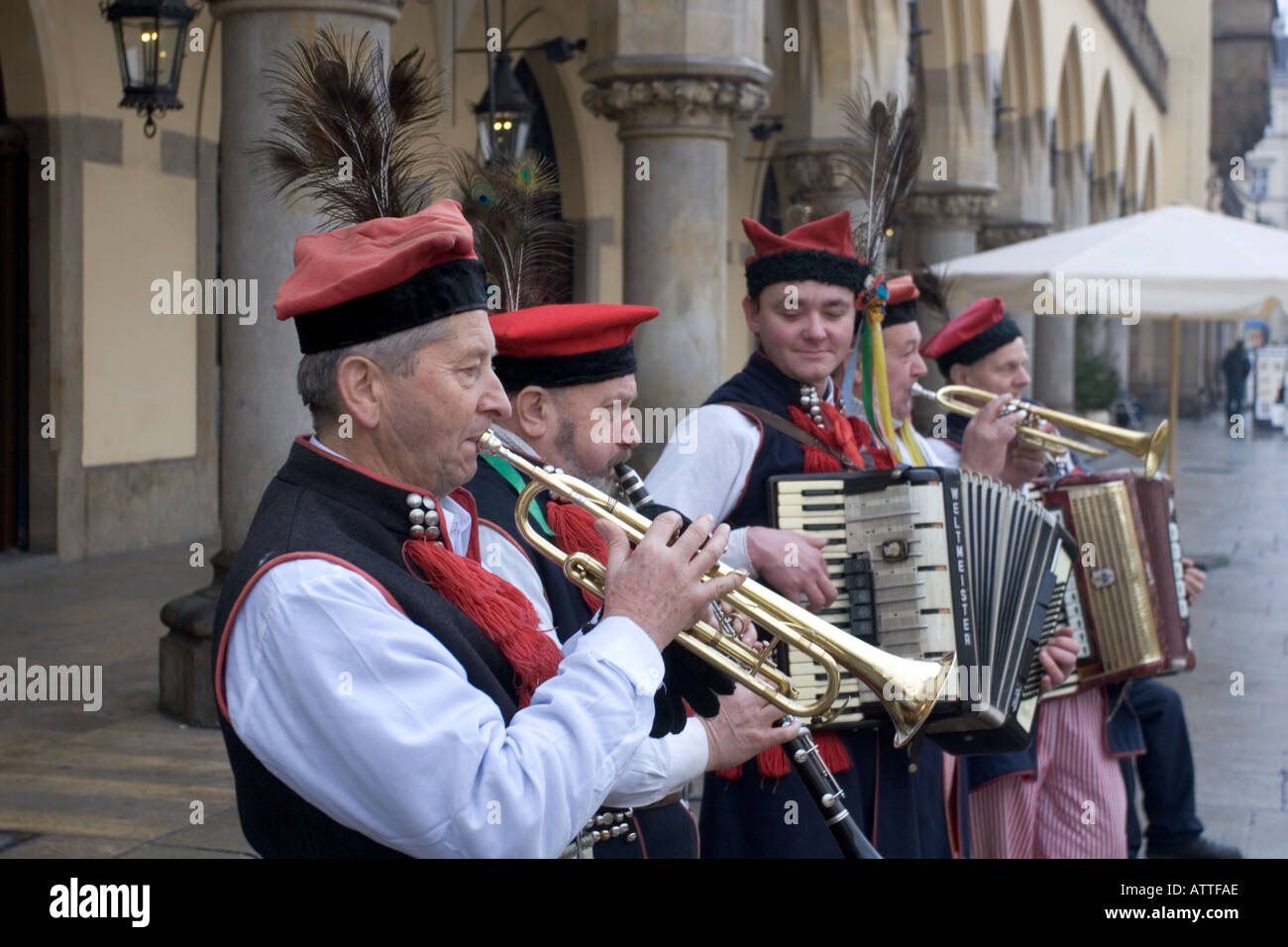 Poland krakow musicians traditional hi-res stock photography and images ...