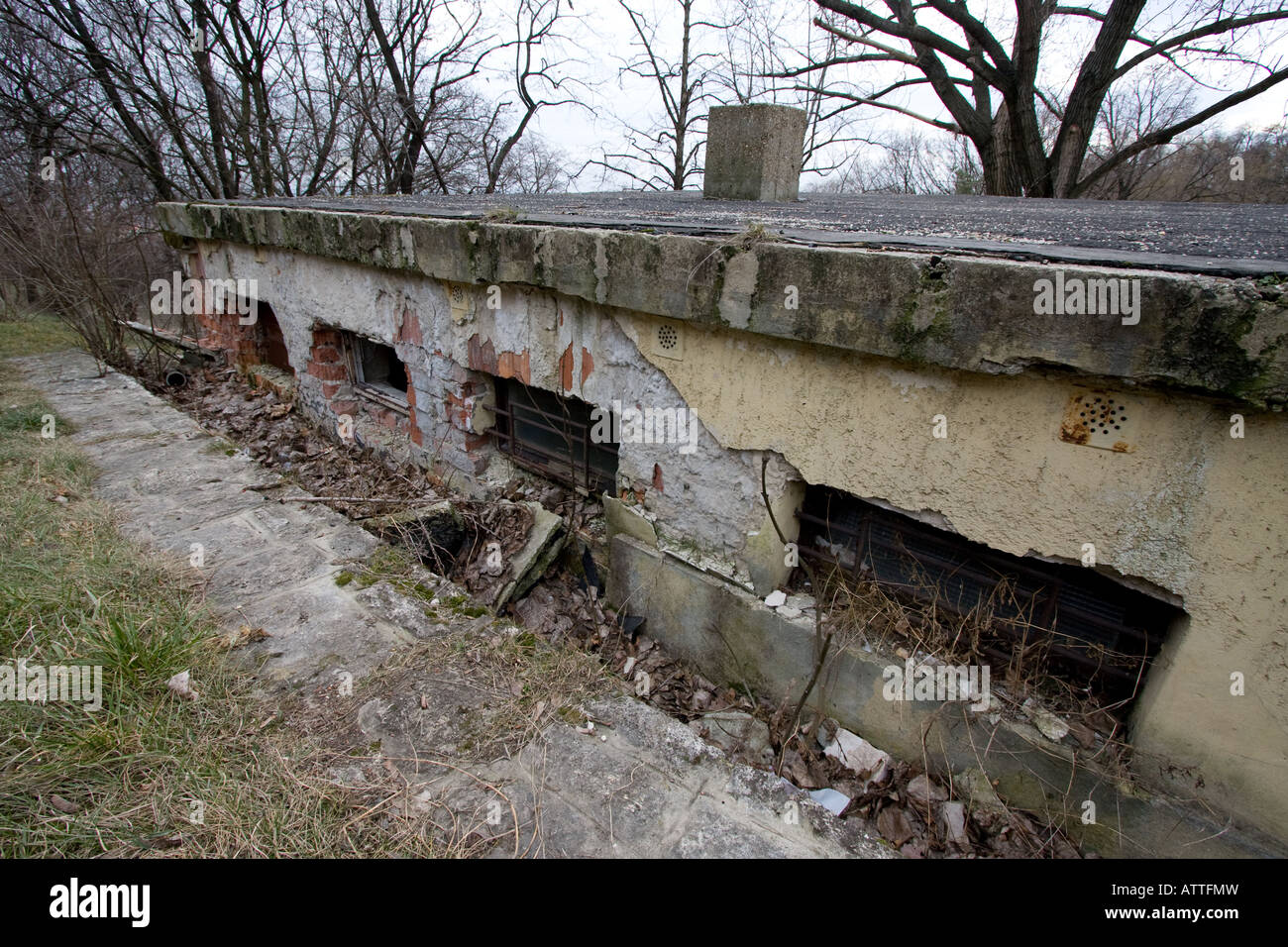 Decrepit building hi-res stock photography and images - Alamy