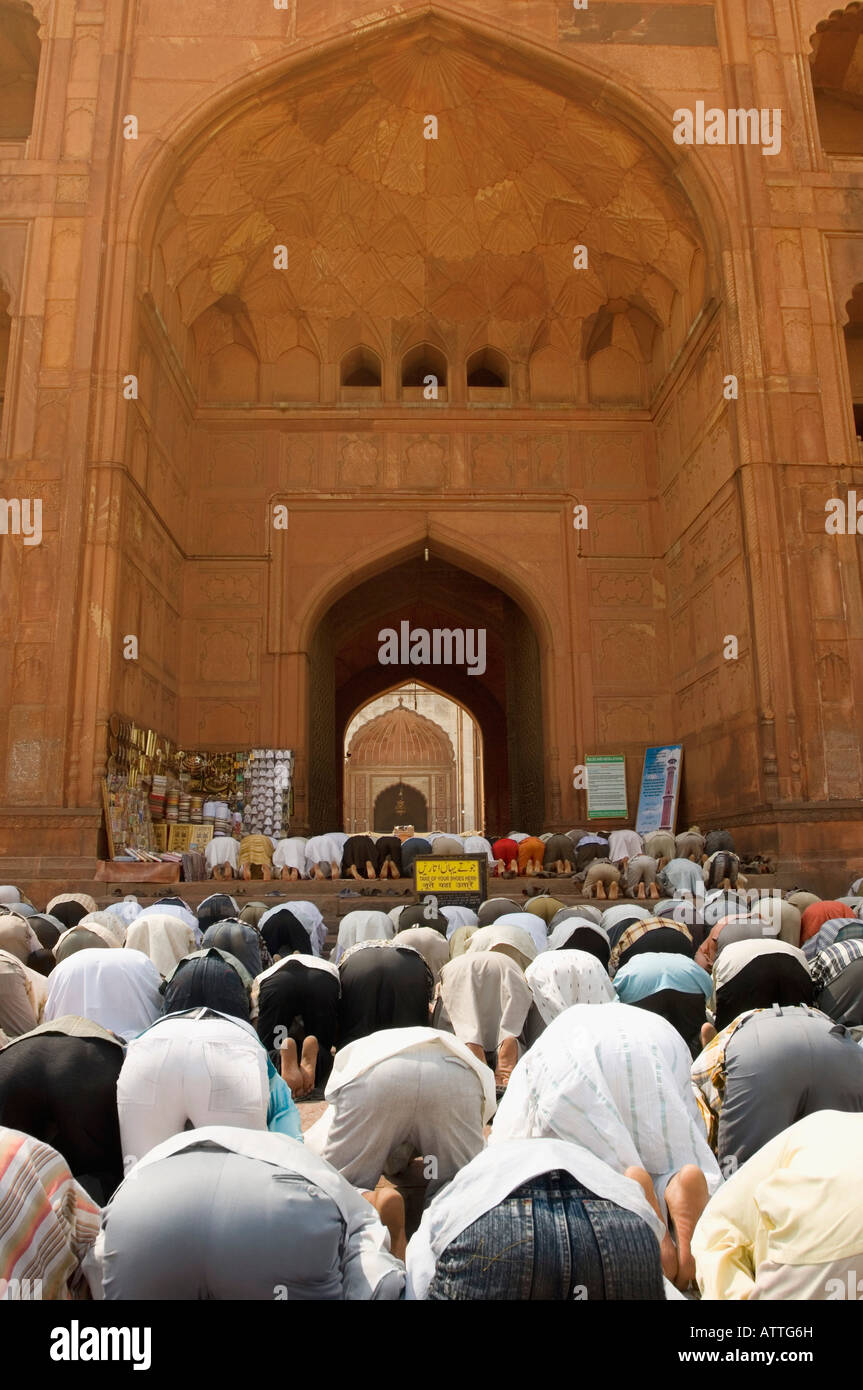 Large group of people praying Namaz at masjid, Jama Masjid, Old Delhi ...