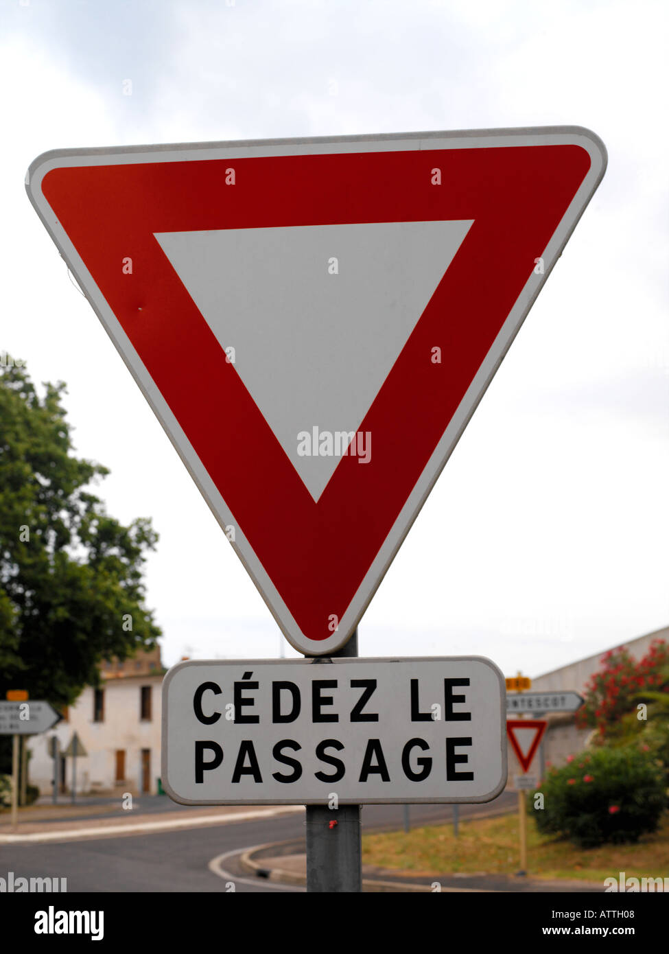 Give way road sign france hi-res stock photography and images - Alamy