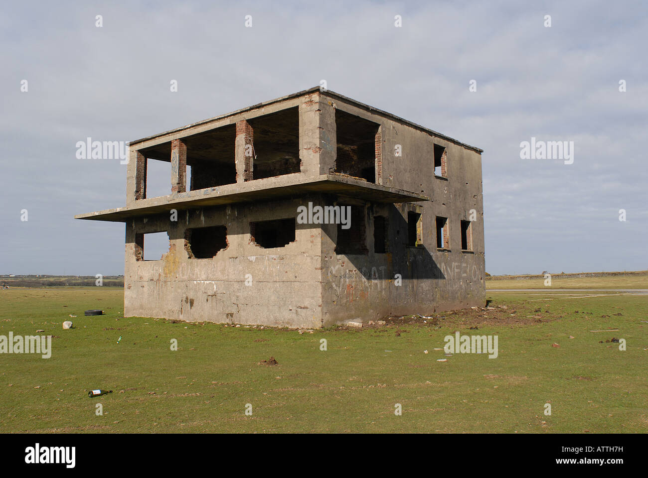 Ww2 raf control tower hi-res stock photography and images - Alamy