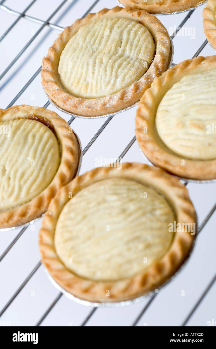 Fluffy cream filled cakes hi-res stock photography and images - Alamy