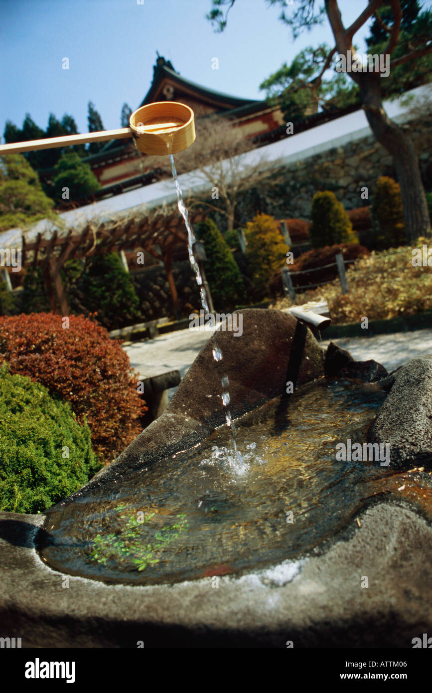 Ritual wash basin hi-res stock photography and images - Alamy