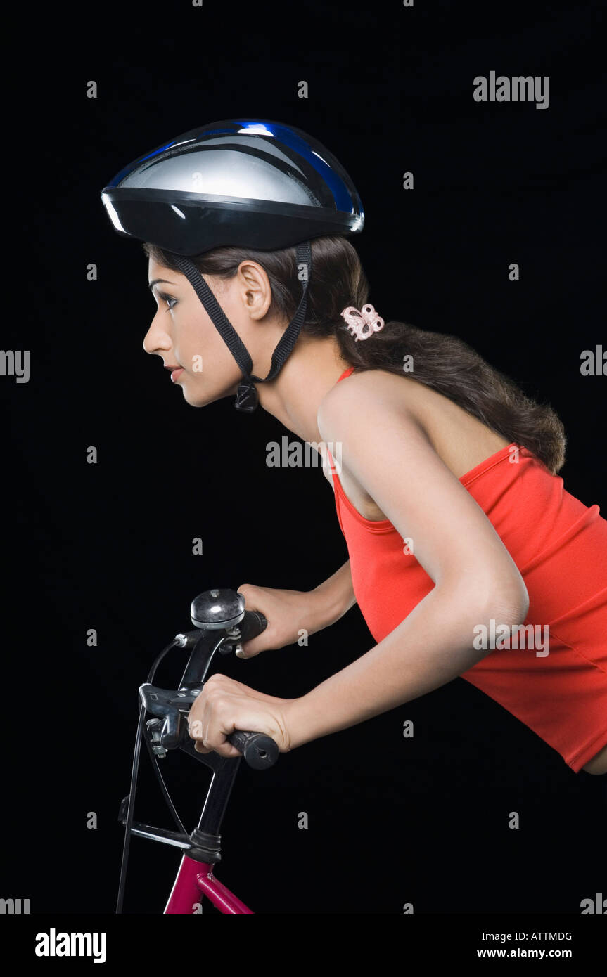 Side profile of a female cyclist riding a bicycle Stock Photo - Alamy