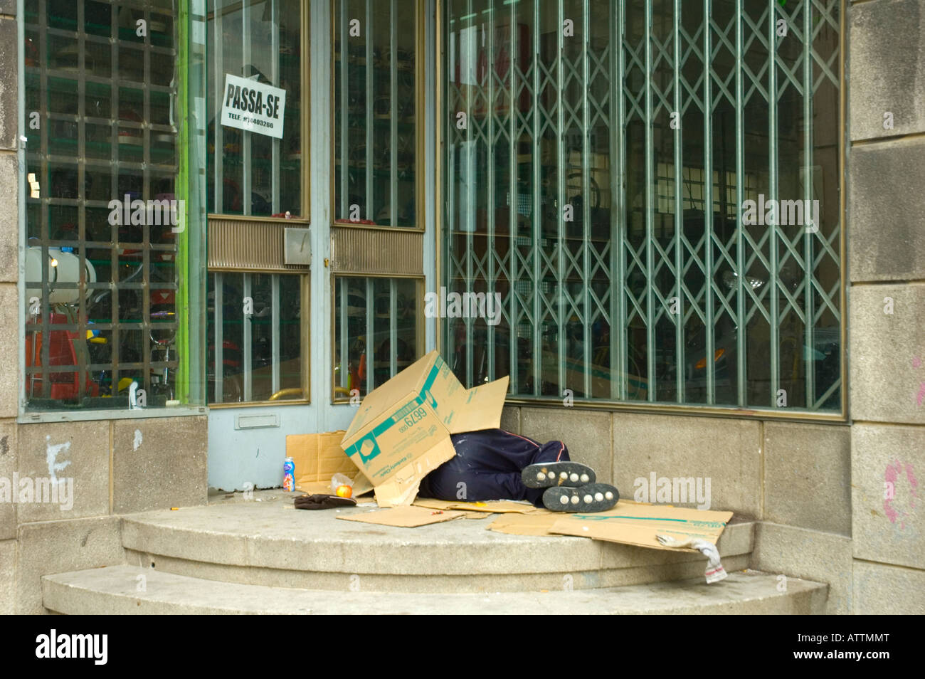 Homeless sleeping in cardboard box hi-res stock photography and images ...