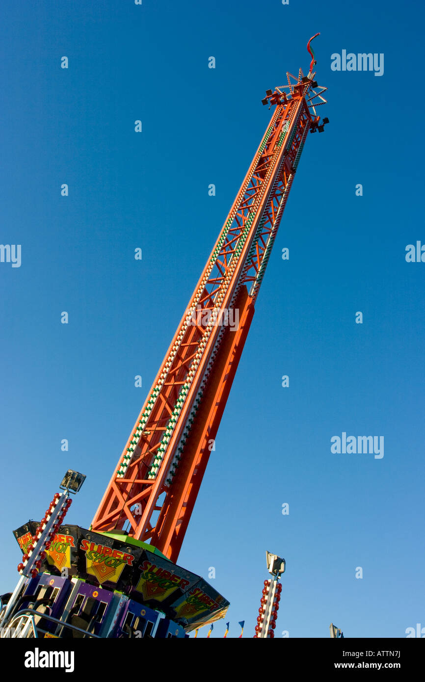 Drop tower hi-res stock photography and images - Alamy