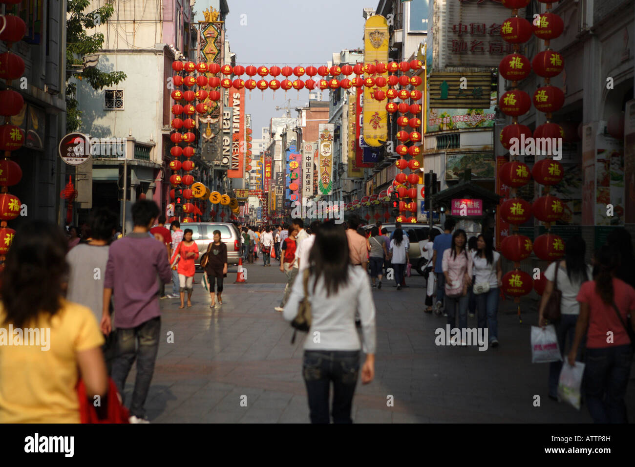 Chinese sign guangdong hi-res stock photography and images - Alamy