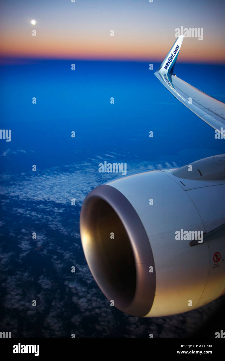 Boeing 737 escape hi-res stock photography and images - Alamy