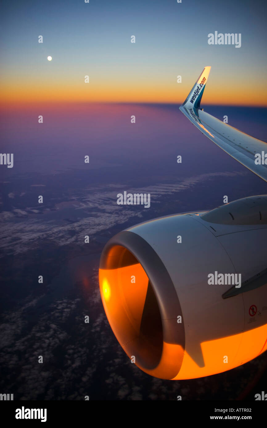 Boeing 737 escape hi-res stock photography and images - Alamy