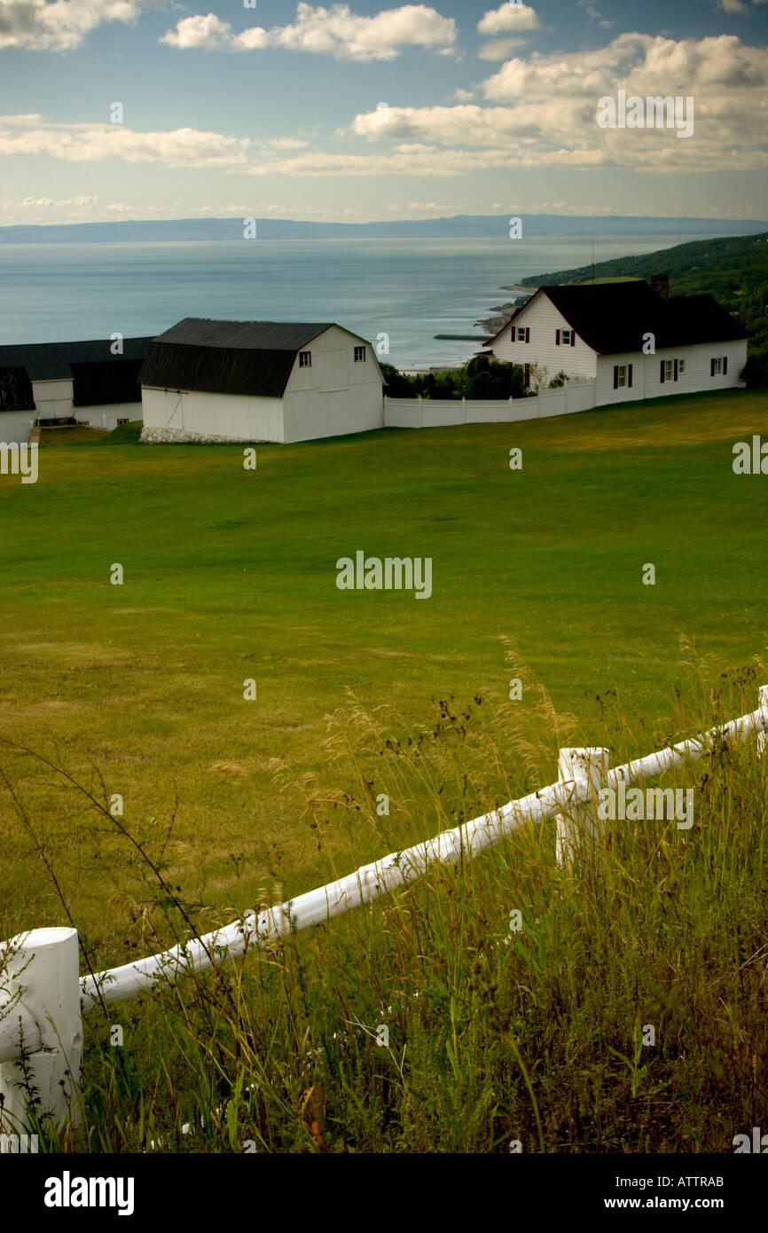 white farm and green field charlevoix quebec Stock Photo - Alamy