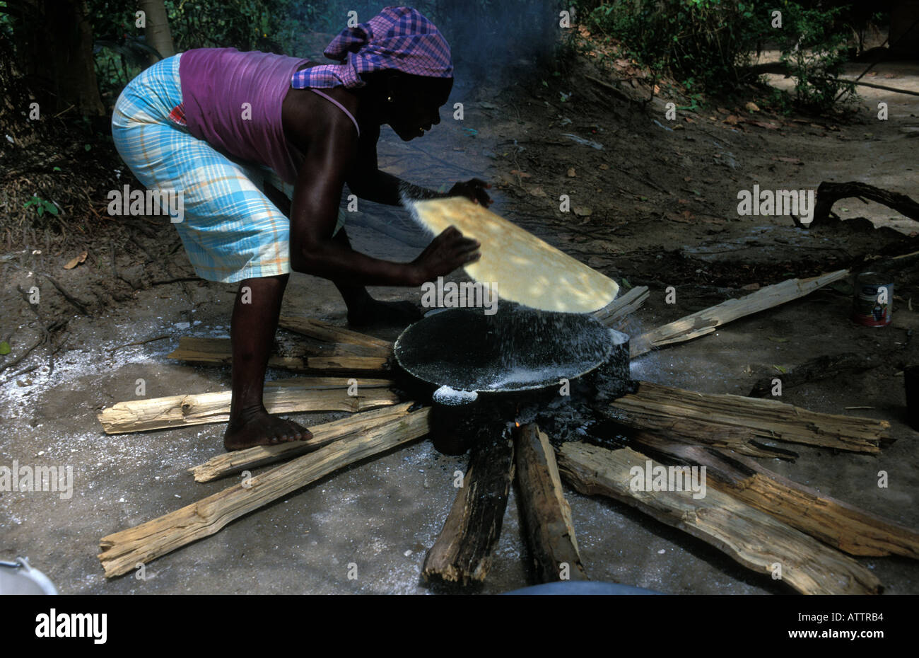 Kumalu Saramaccan woman baking bread Stock Photo - Alamy