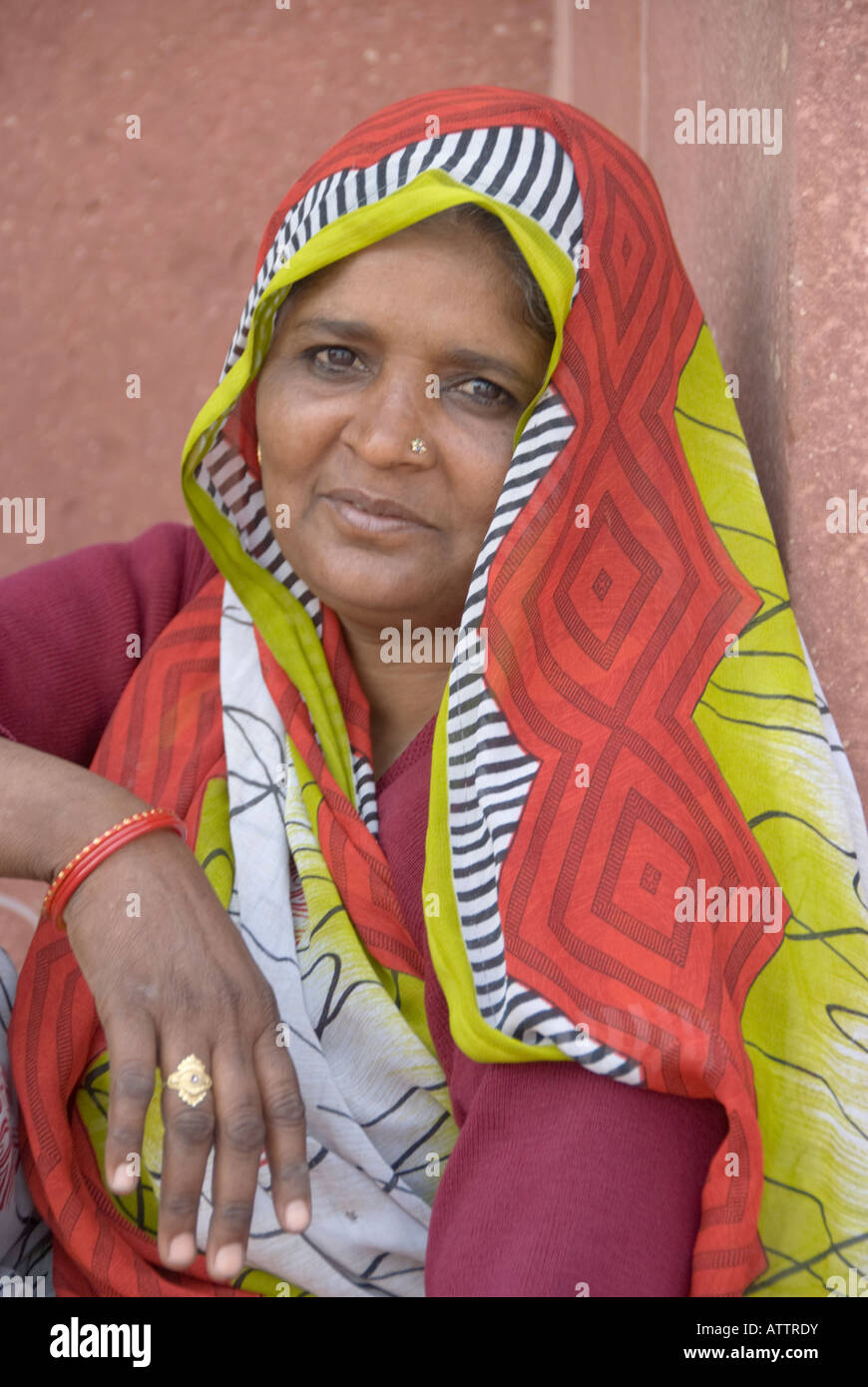 Female in indian attire hi-res stock photography and images - Alamy