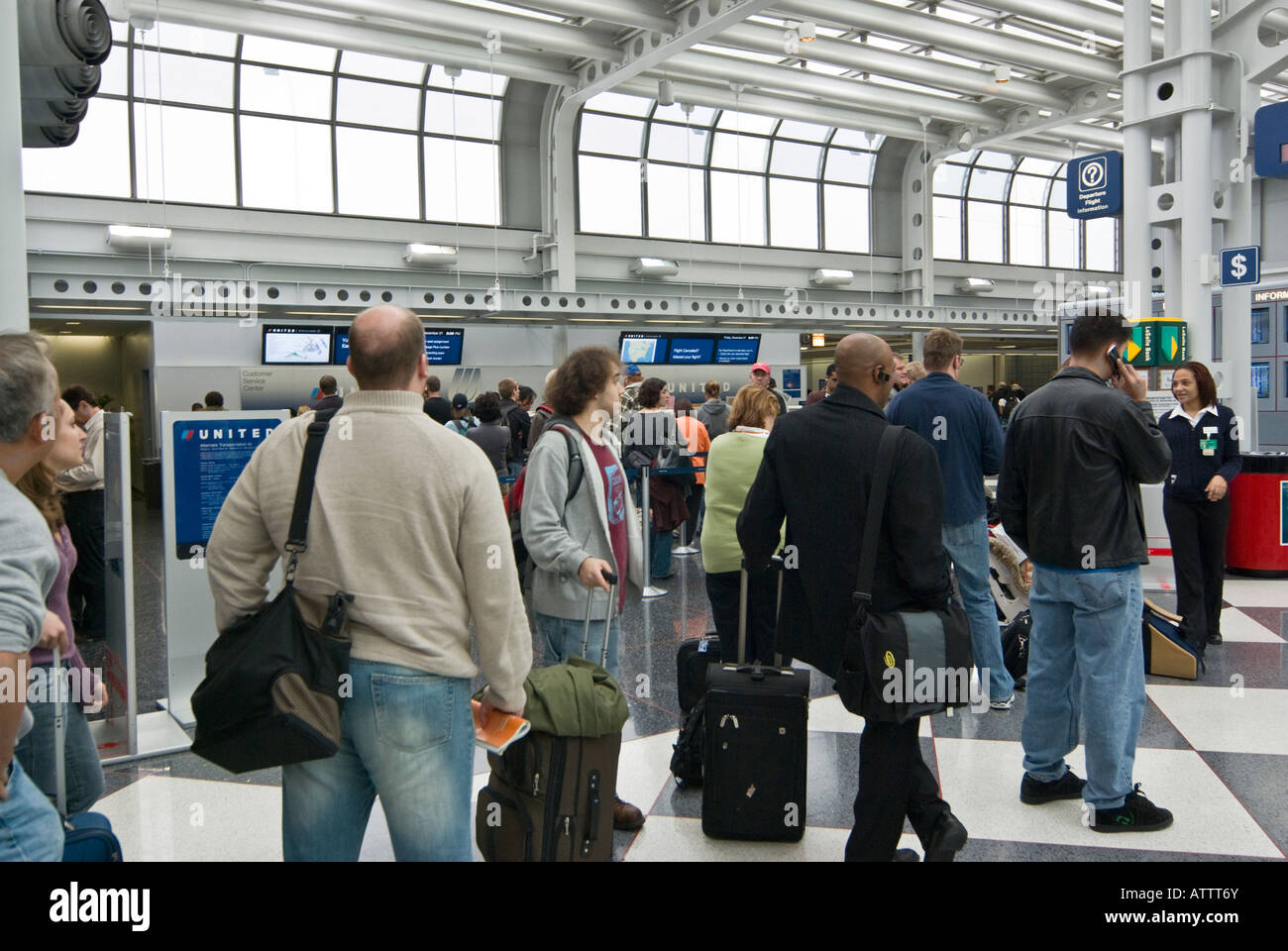 United Airways queue, O'Hare International Airport, Chicago, USA Stock ...