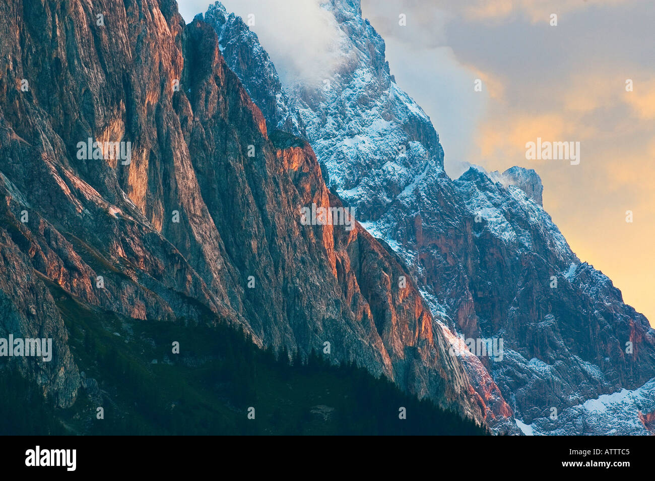 ZUGSPITZE PEAK IN THE BAVARIAN ALPS, GERMANY Stock Photo - Alamy