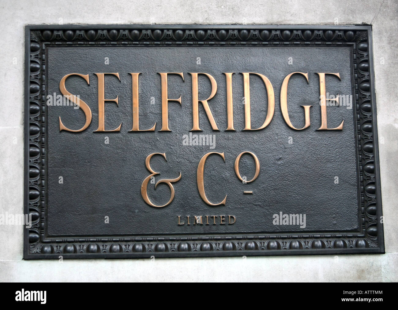 Close up selfridges sign hi-res stock photography and images - Alamy