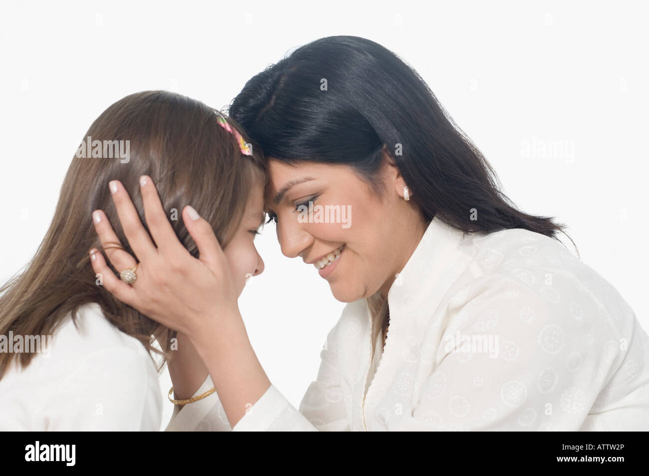 Black mother and daughter profile hi-res stock photography and images ...