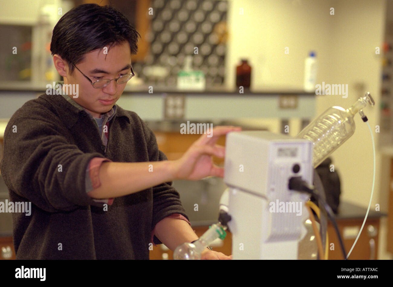 Young age asian chemistry lab hi-res stock photography and images - Alamy
