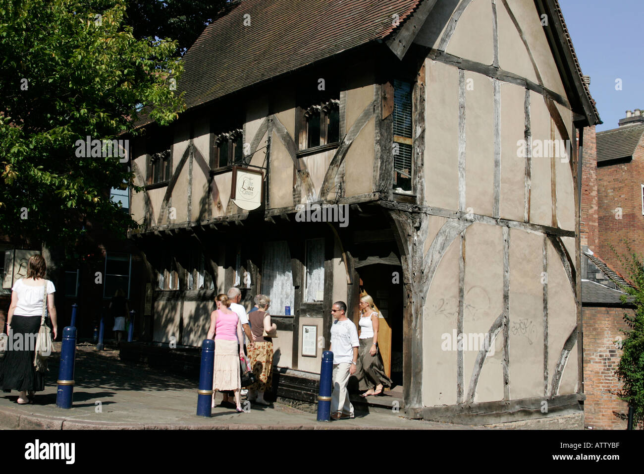 tourists outside museum of nottingham lace centre severns building ...