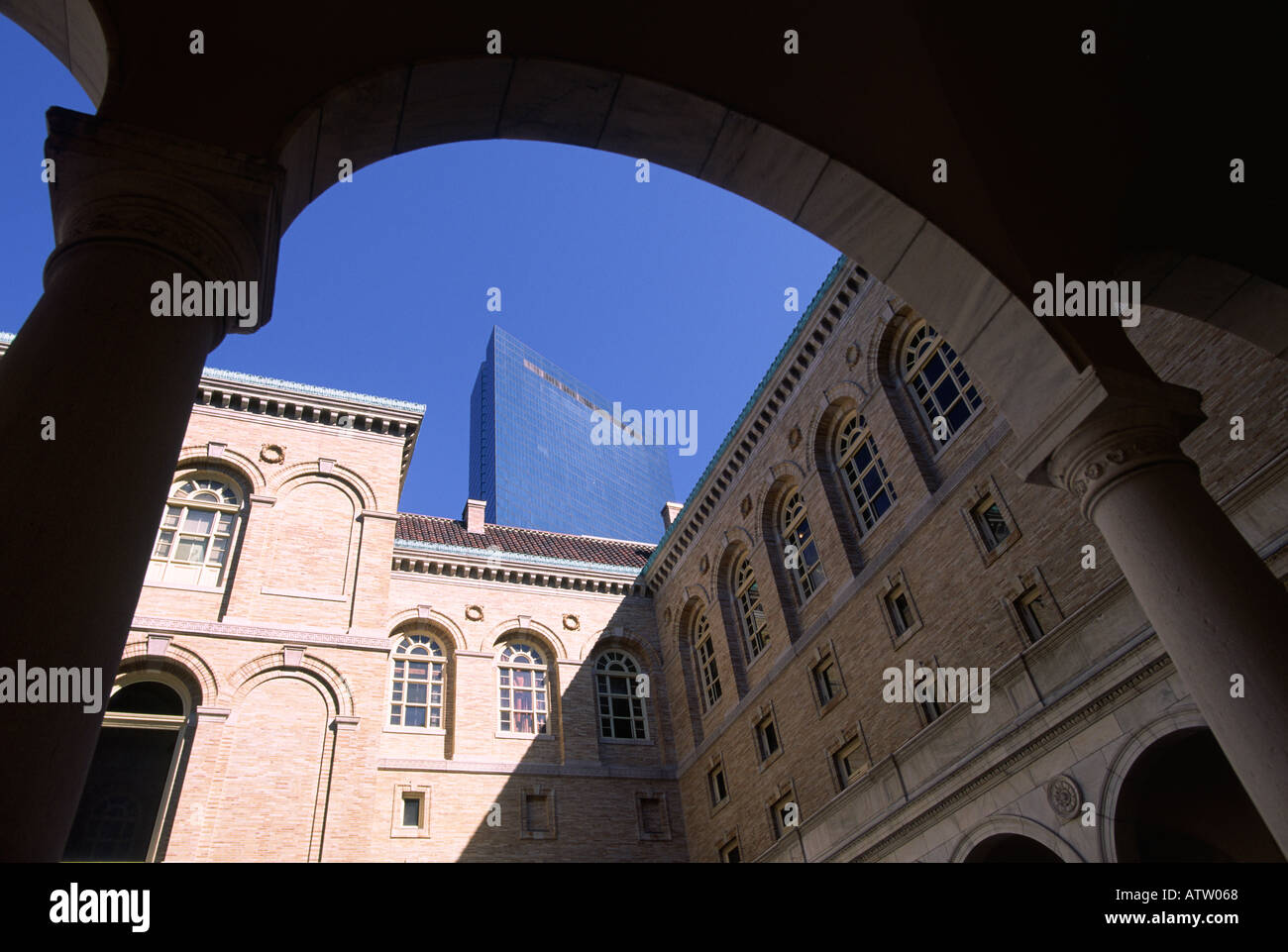 Boston library courtyard hi-res stock photography and images - Alamy