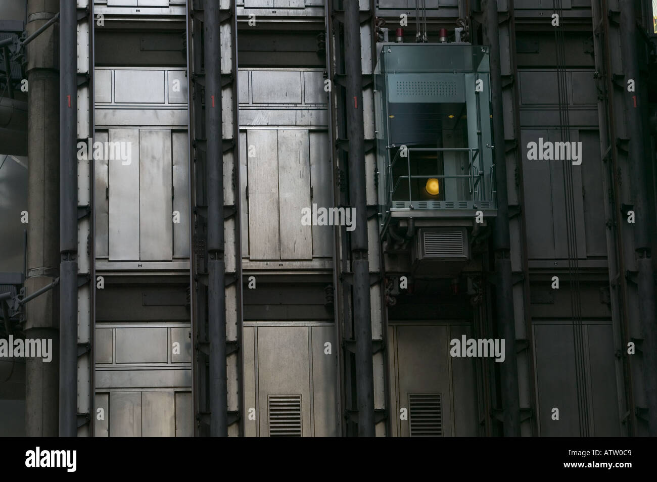 Glass lifts outside building hi-res stock photography and images - Alamy