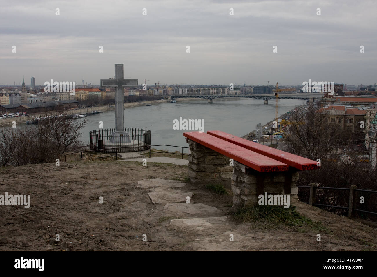 Bench overlooking view hi-res stock photography and images - Alamy