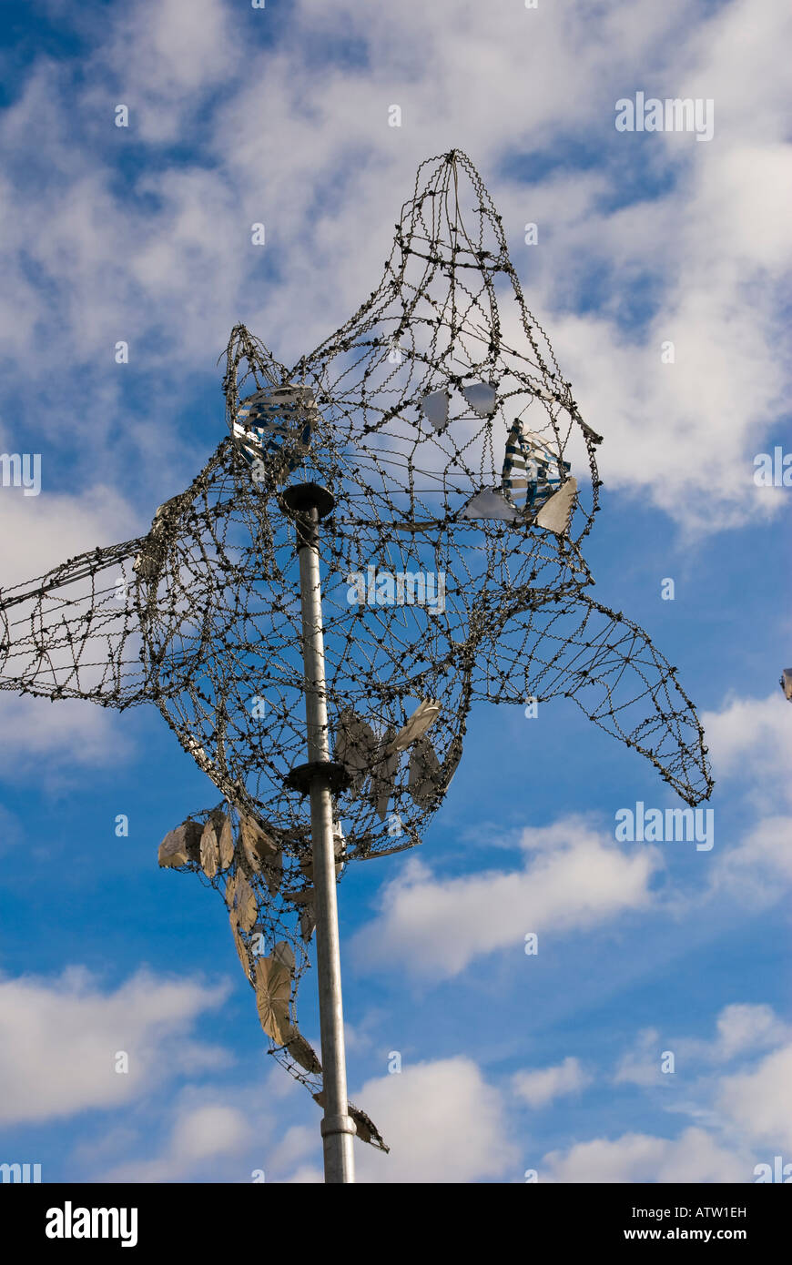 Wire fish hi-res stock photography and images - Alamy