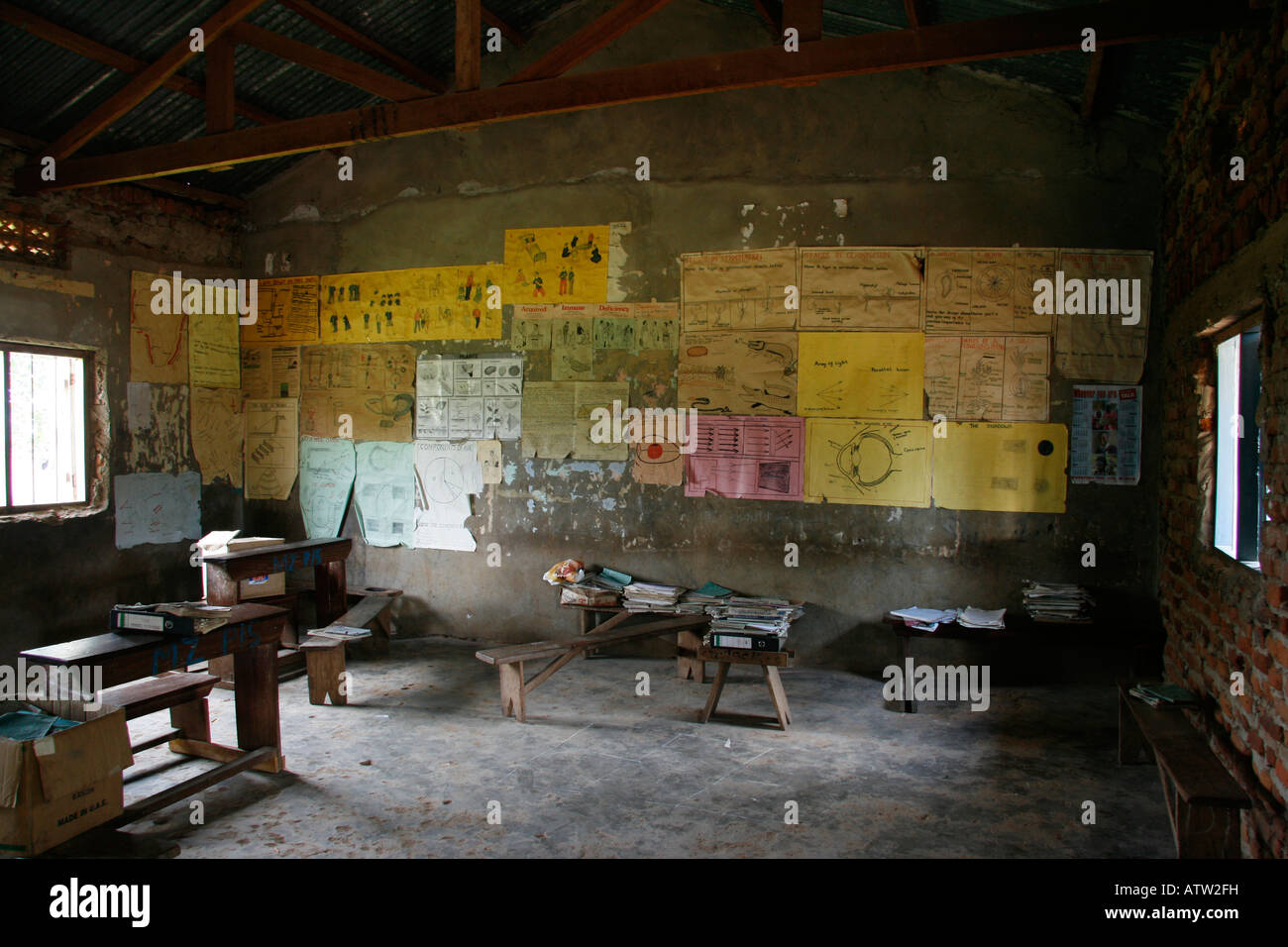 Poor african classroom hi-res stock photography and images - Alamy