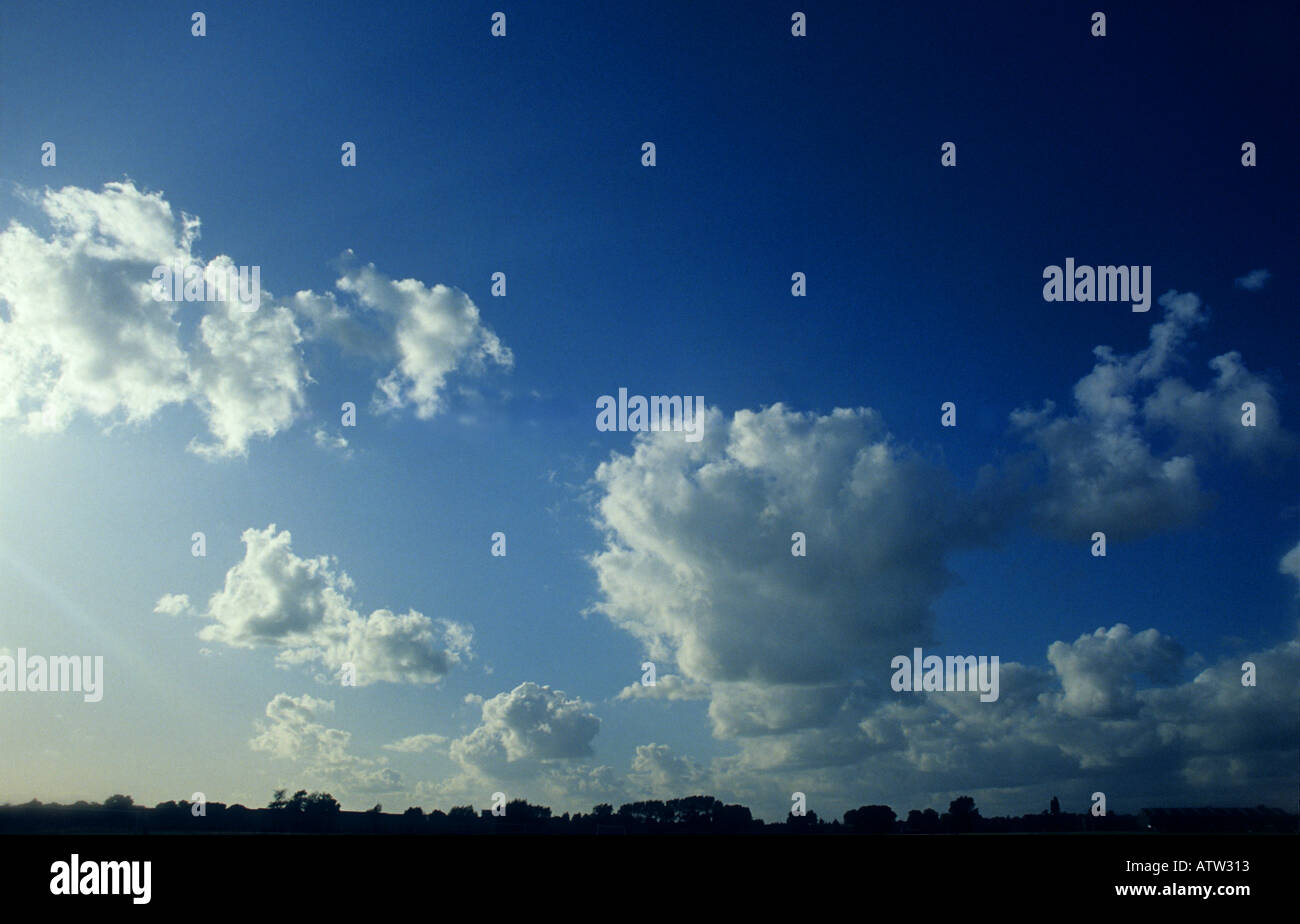 Sky with cumulo nimbus cloud formation hi-res stock photography and ...