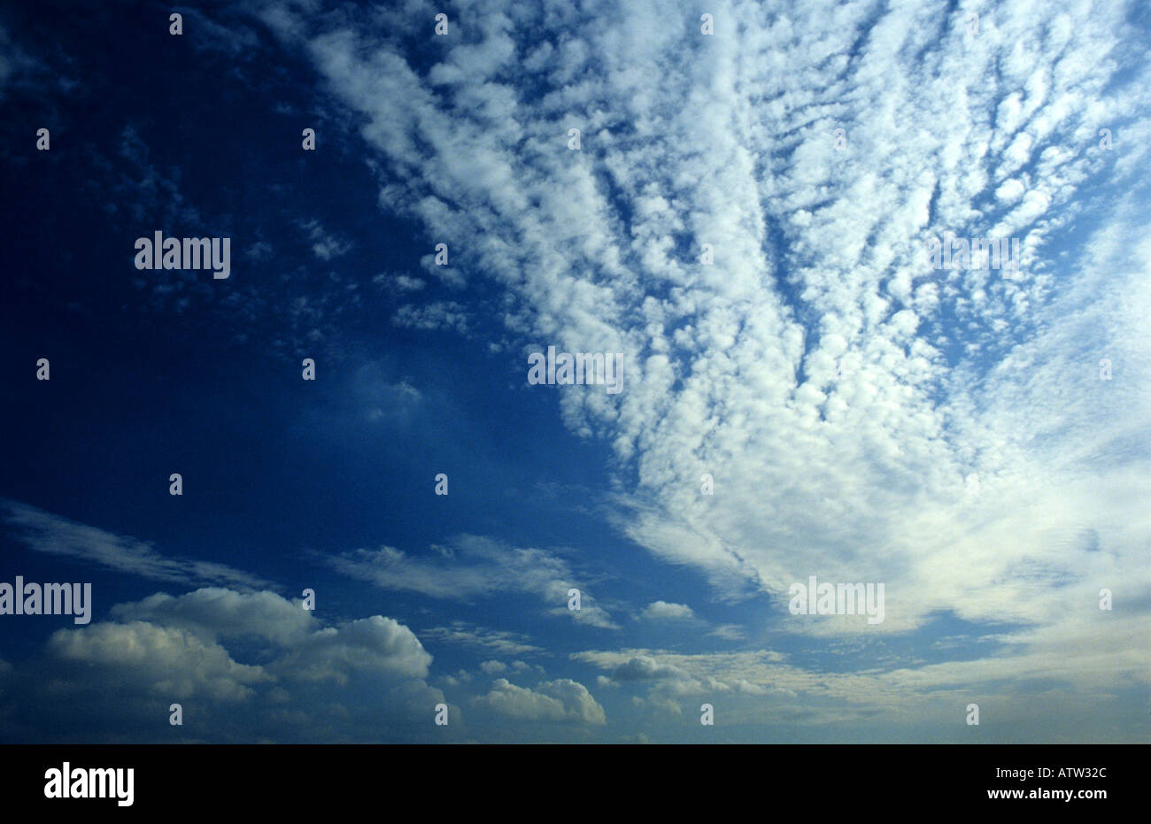 Sky with cumulo nimbus cloud formation hi-res stock photography and ...