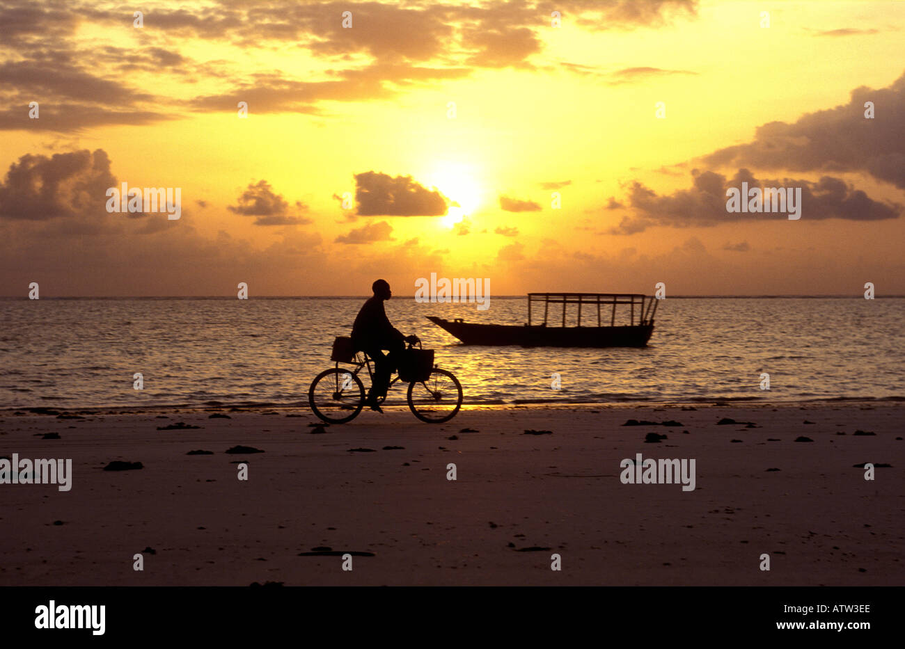 Black cycling hi-res stock photography and images - Alamy