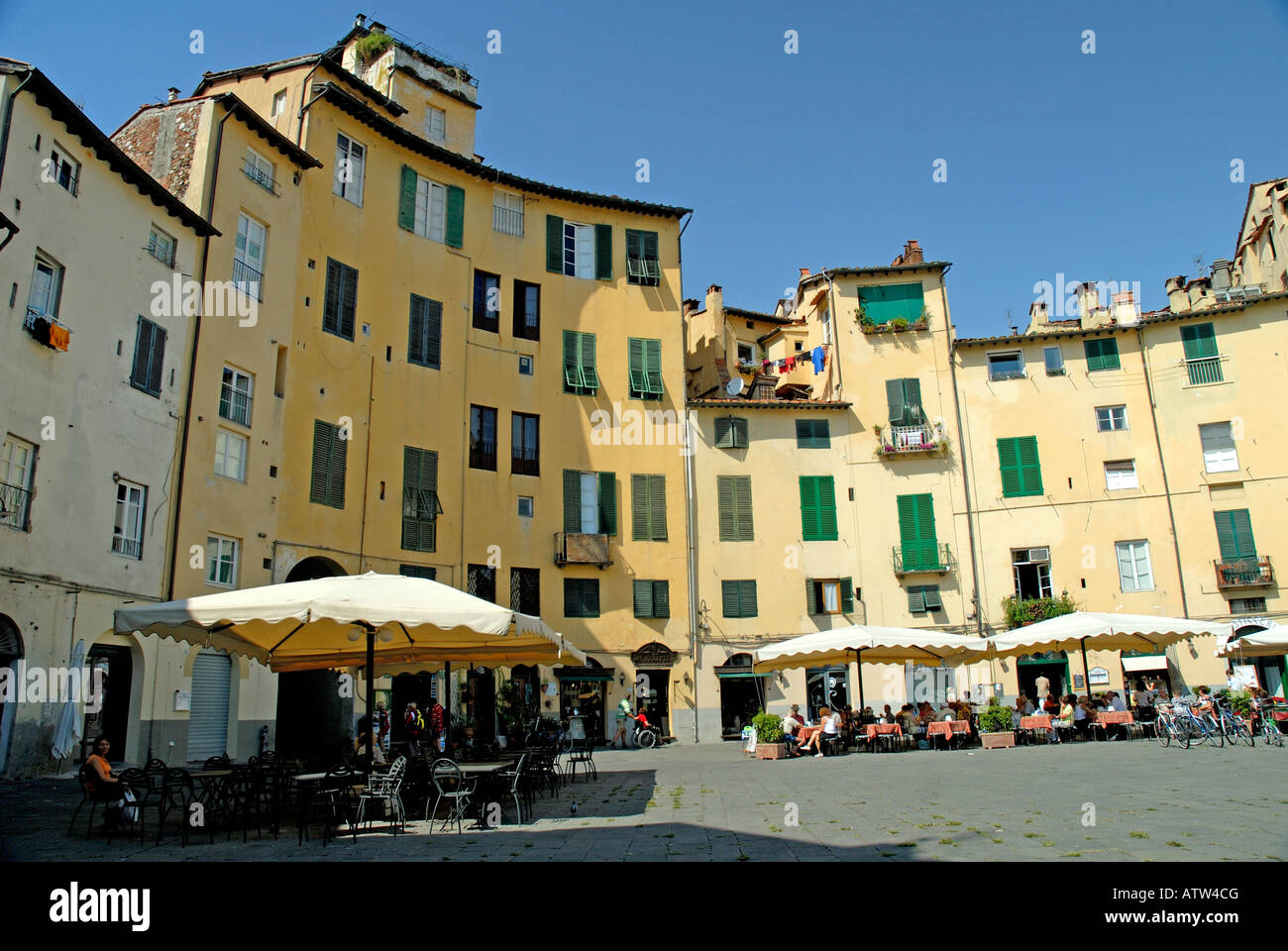 Lucca Piazza dell Anfiteatro Amphitheatre Lucca Tuscany Italy Stock ...