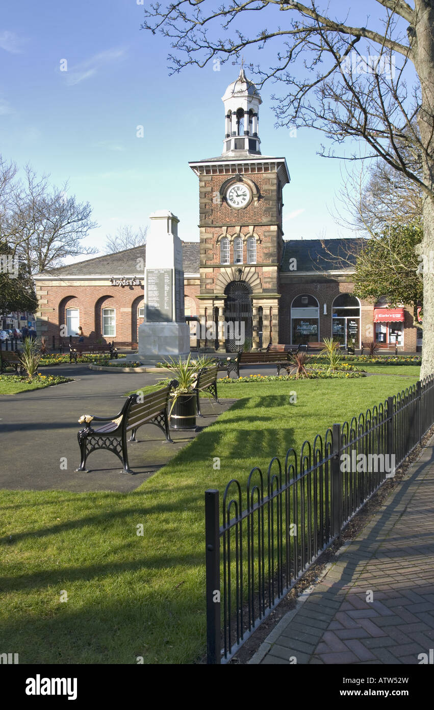 Lytham Market Square with war memorial Stock Photo - Alamy