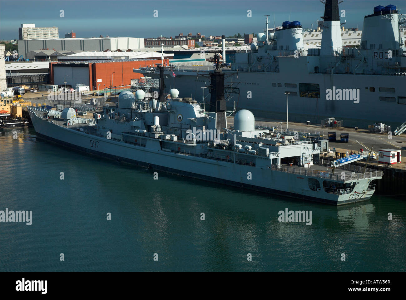 Hms edinburgh hi-res stock photography and images - Alamy