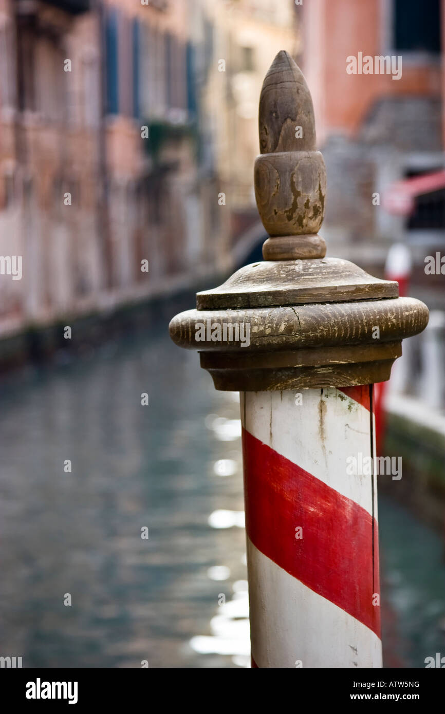 Mooring post on a Venice canal Stock Photo - Alamy
