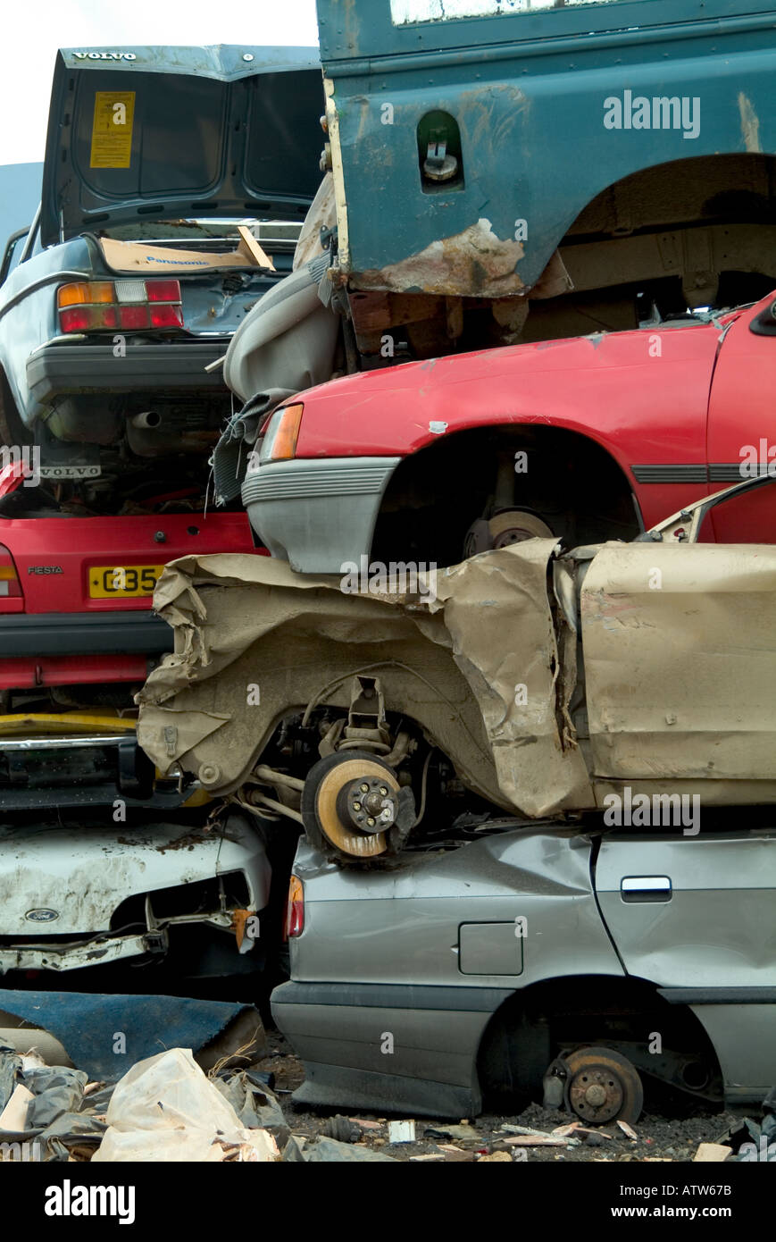 Pile of smashed cars hi-res stock photography and images - Alamy