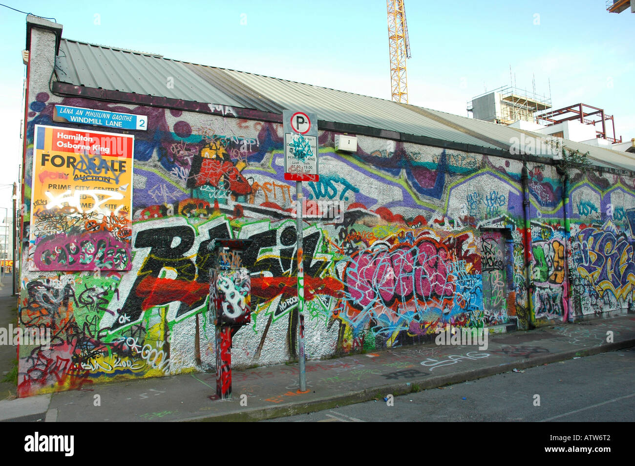 U2 graffiti wall hi-res stock photography and images - Alamy