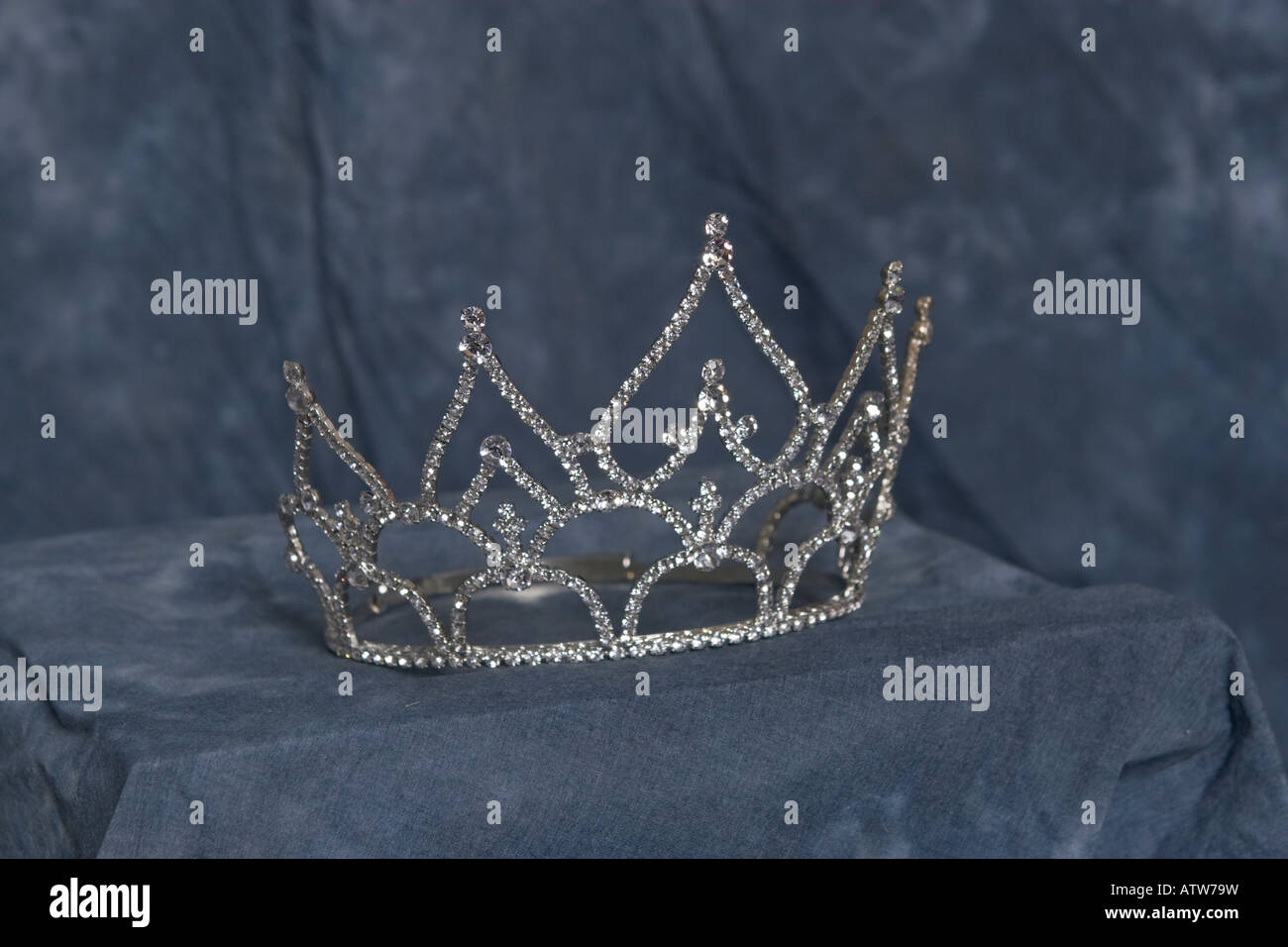 Diadem royal hi-res stock photography and images - Alamy