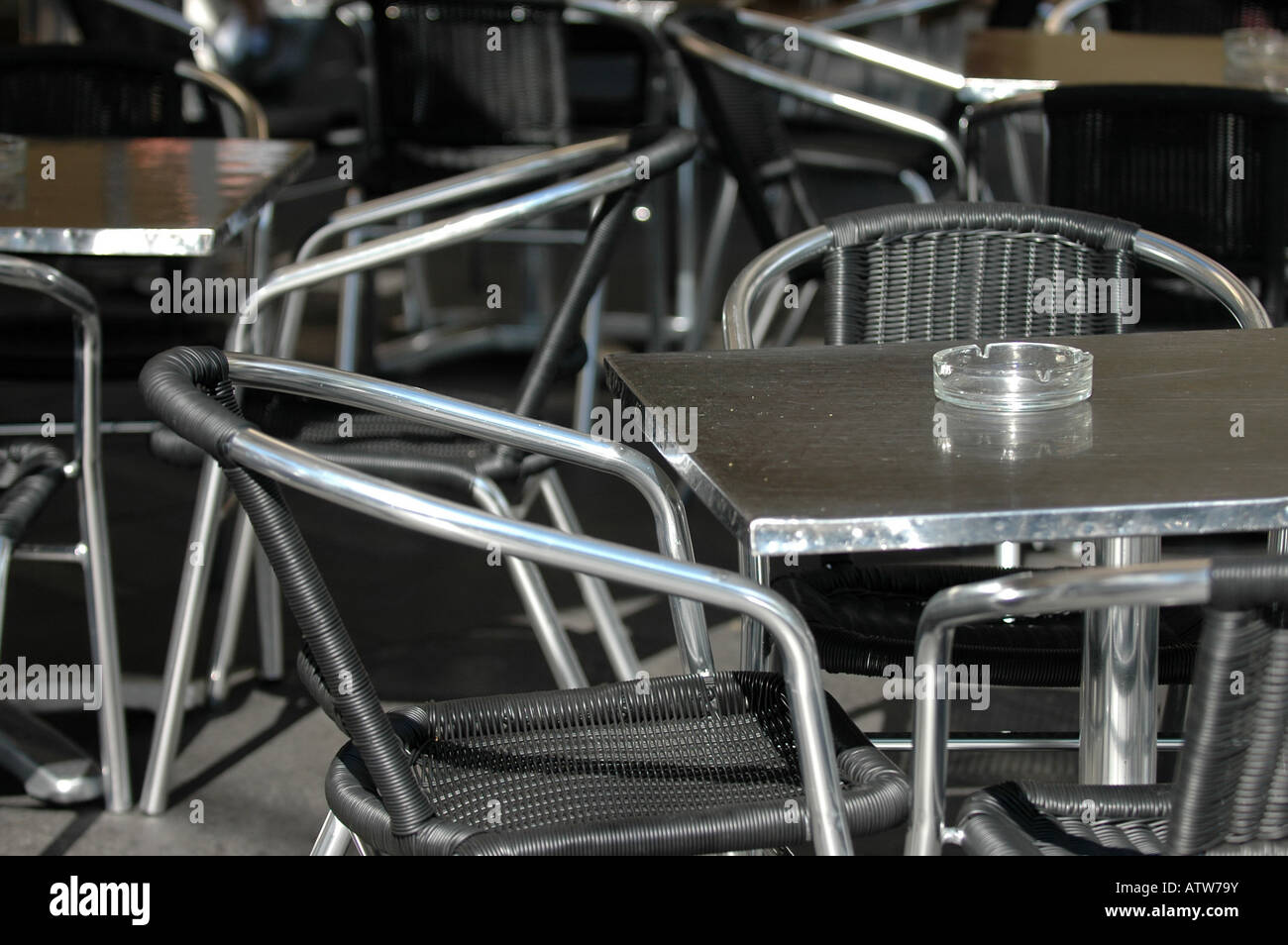 outdoor road side cafe Stock Photo - Alamy