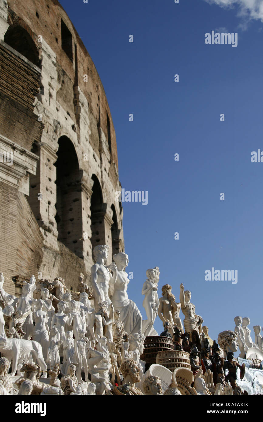 gift stall by colosseum in rome Stock Photo - Alamy